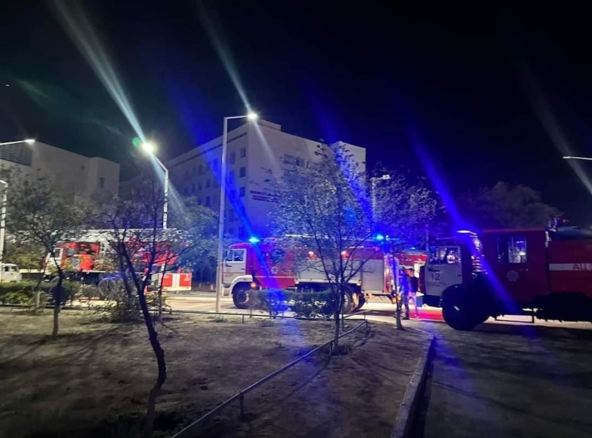 Почти 500 человек эвакуировали из больницы Актау из за ночного пожара